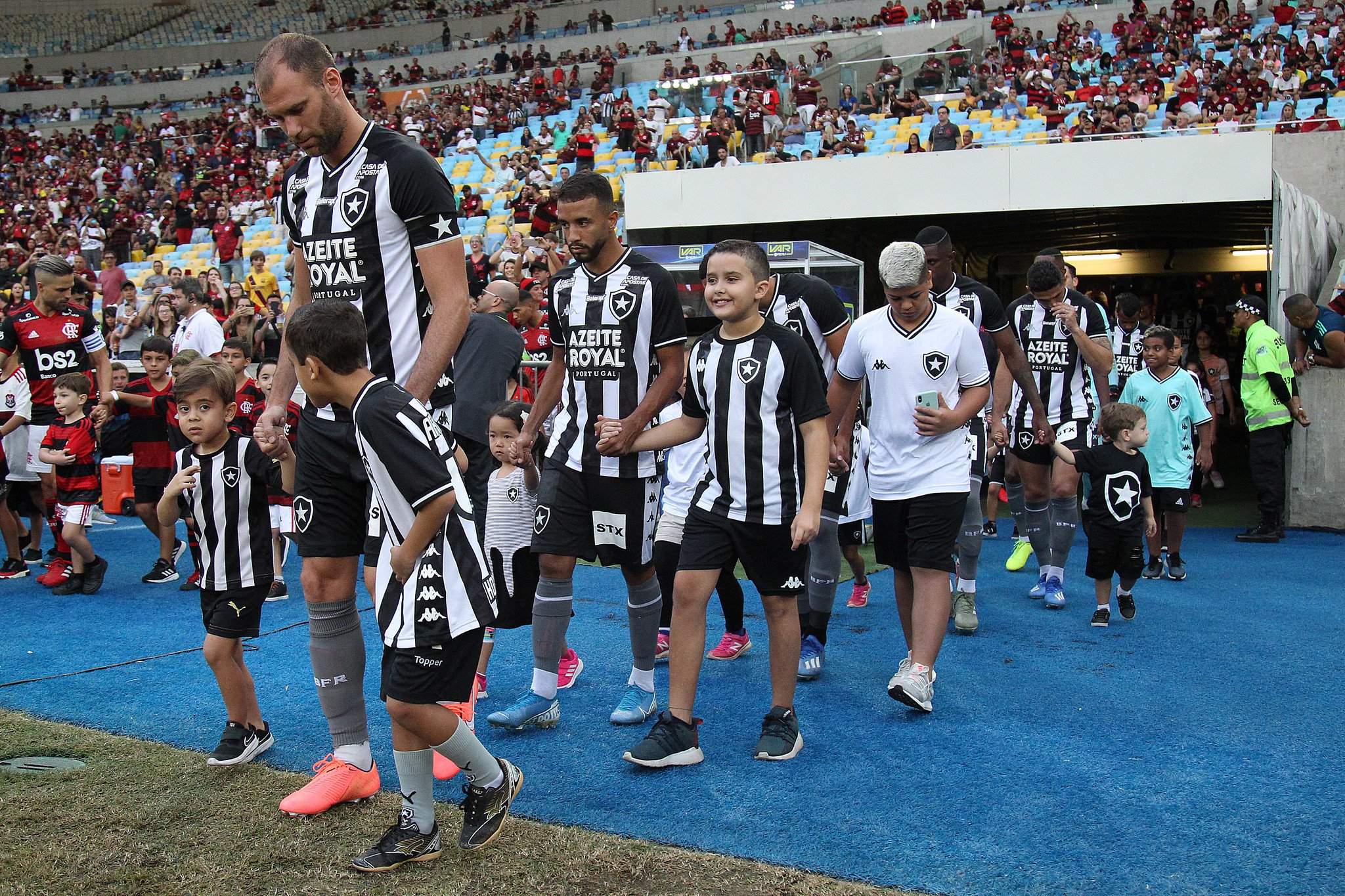 GALERIA: Recorde em fotos a passagem do xerife Joel Carli pelo Botafogo ...